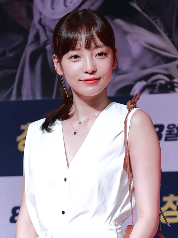 Carta Natal de Goo Hara: Sol en Capricorn, Luna en Leo | Astrología